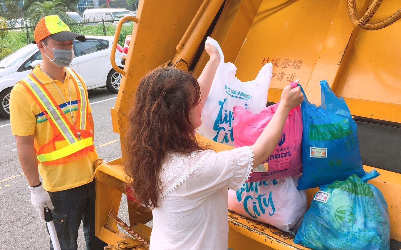 倒垃圾更方便！雙北專用垃圾袋互收5/1正式上路 | 生活 | Newtalk新聞