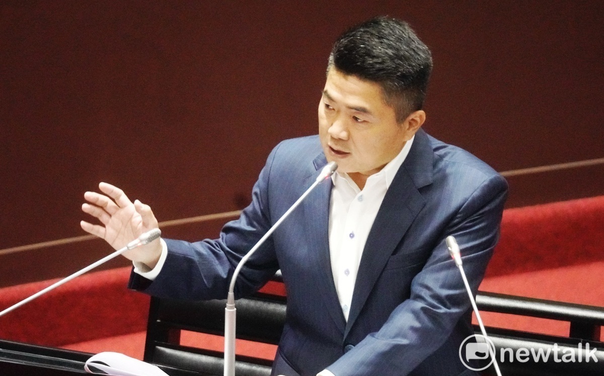 (影) 烏日區里長疑干擾反罷免顏寬恆 網友批：先檢舉未戴安全帽「有特權？」 | 政治 | Newtalk新聞