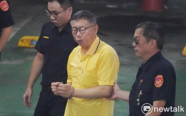 萬聖節攜孩Cosplay｢柯文哲上銬｣小草氣炸！台南警官夫妻被記申誡 | 社會 | Newtalk新聞