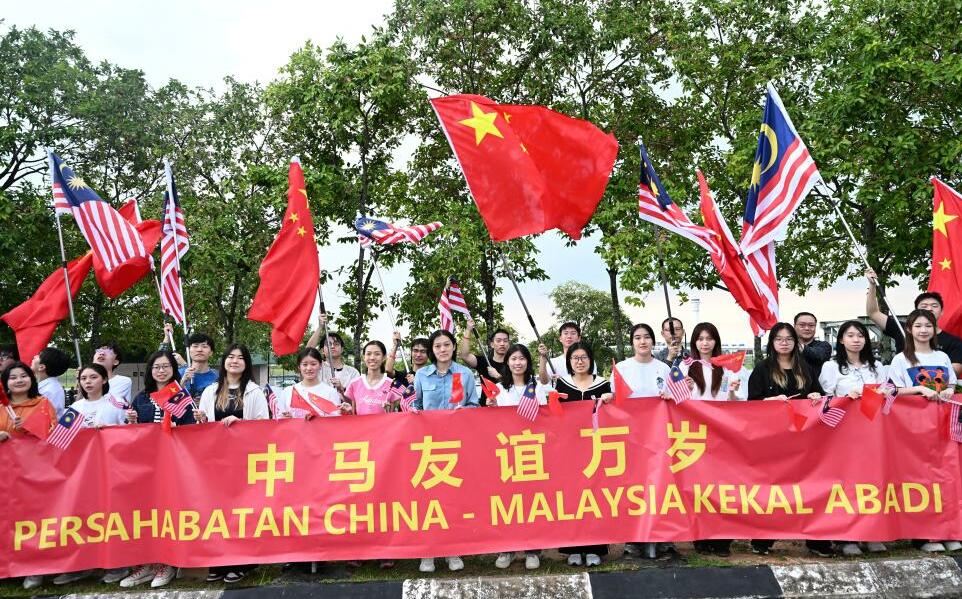 習近平訪馬來西亞「照本宣科」! 身後拿大黑包女孩是誰掀熱議 | 國際 | Newtalk新聞