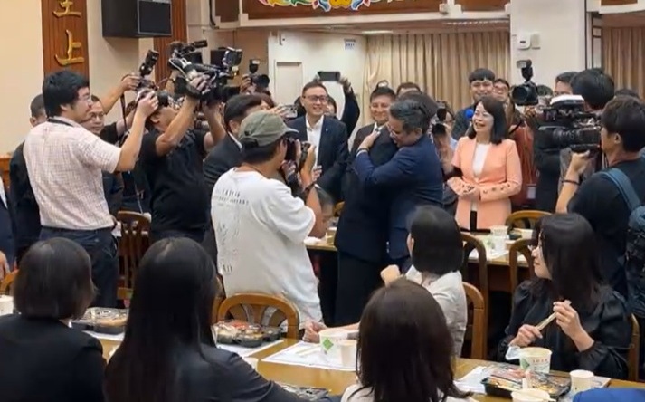 新主席鄭麗文拜會 藍黨團80元便當升級120 | 政治 | Newtalk新聞