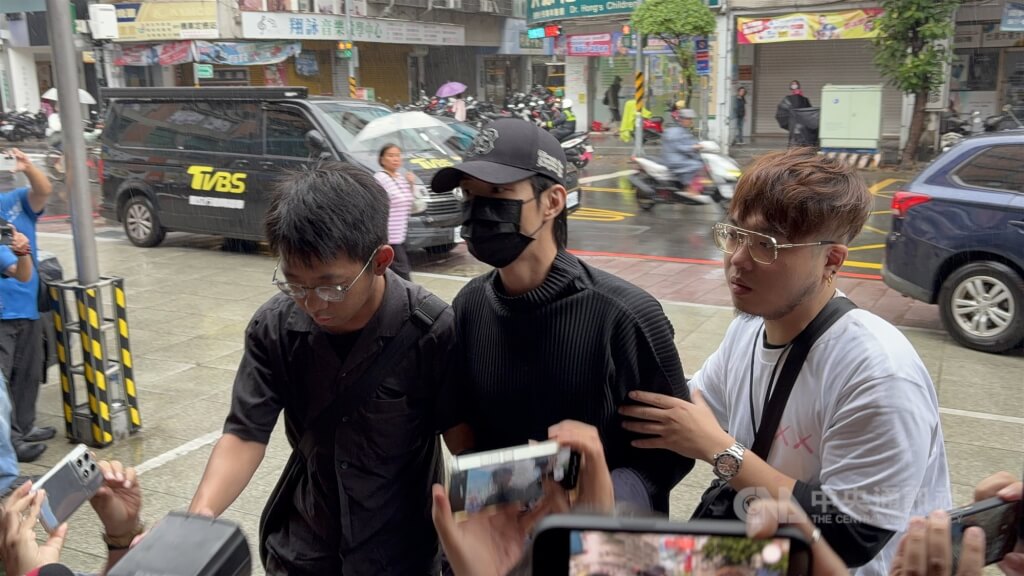 修杰楷、張書偉涉閃兵案各50萬元交保 | 社會 | Newtalk新聞