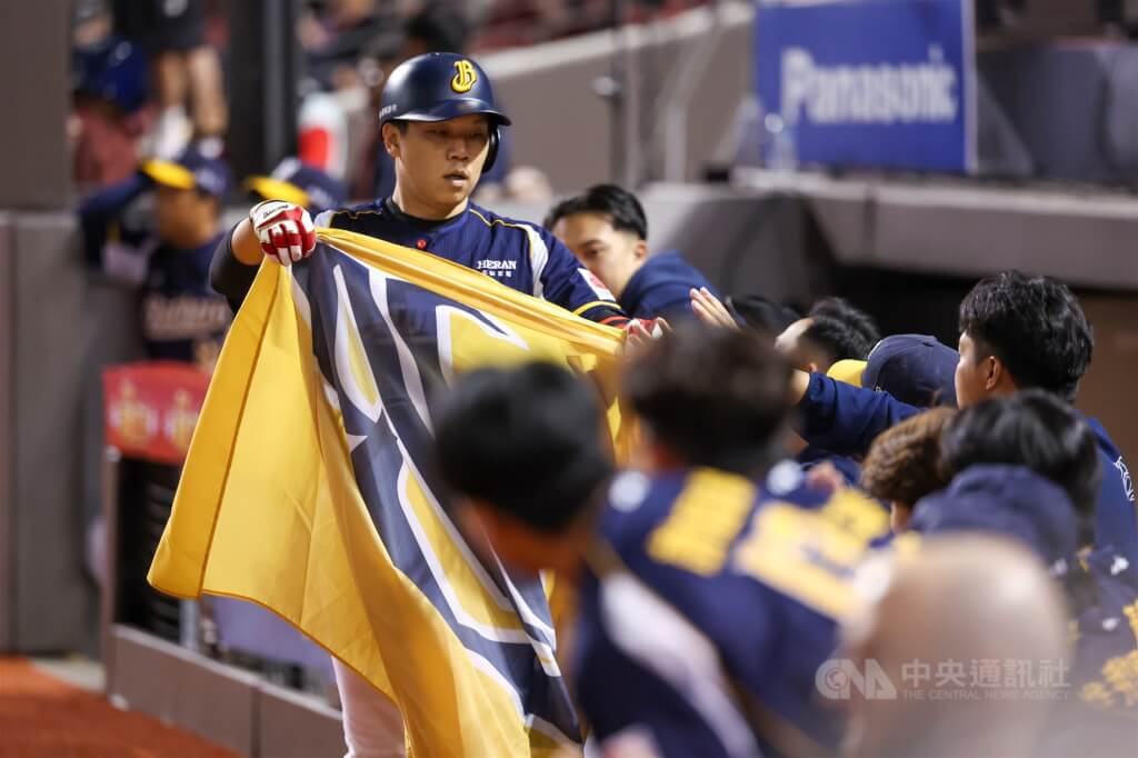 中職總冠軍賽G3詹子賢開轟 兄弟擊敗桃猿勝場開張 | 體育 | Newtalk新聞