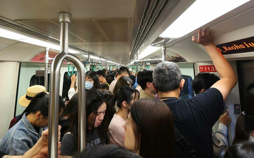 AAA頒獎典禮搭耶誕生活節 高雄捷運創年度單日運量新高 | 生活 | Newtalk新聞