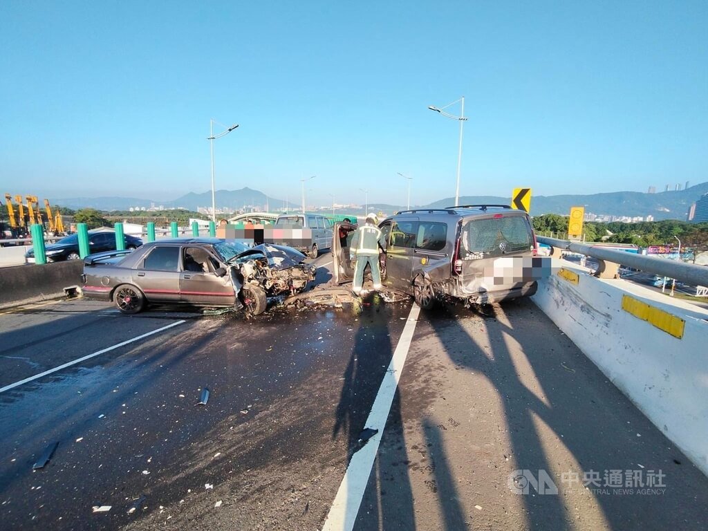 北市洲美快速道路3車連環撞釀2傷 肇因待釐清 | 社會 | Newtalk新聞