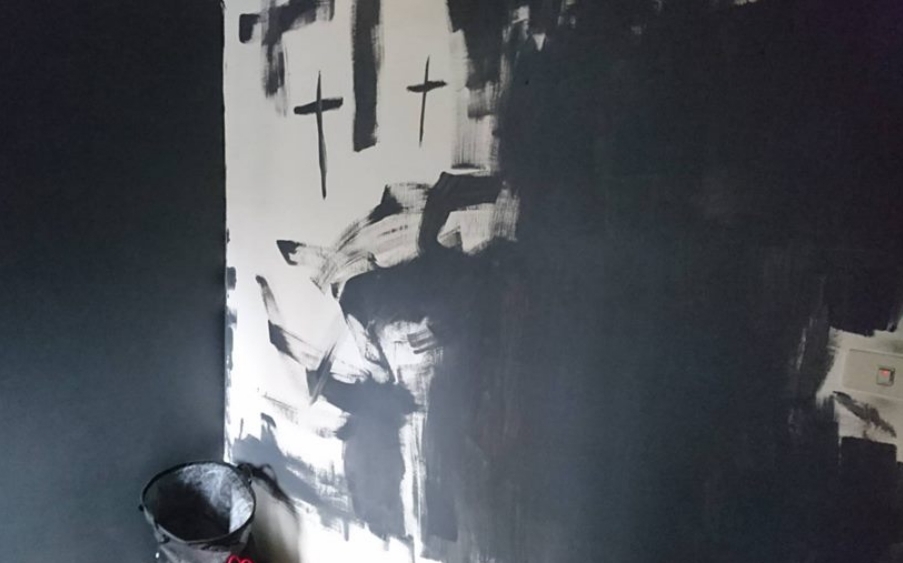 傻眼！遇「上帝的公主」蹭住 白牆漆黑辯稱：藝術創作 | 新奇 | Newtalk新聞