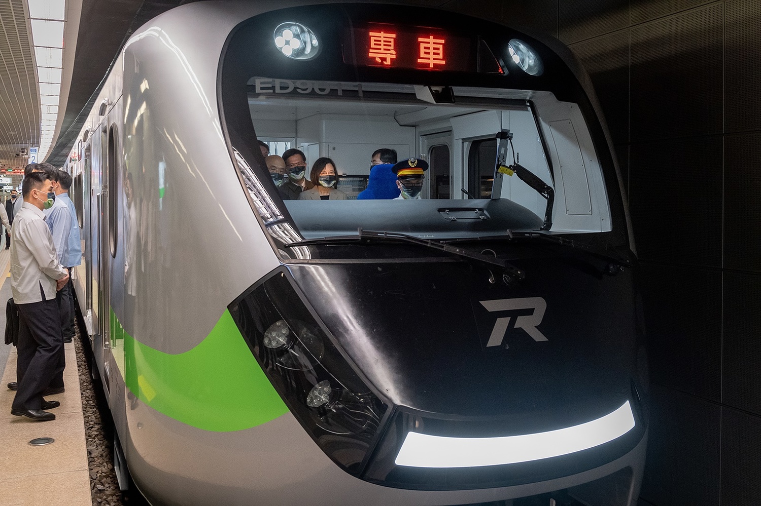 最美區間車首航 蔡英文：未來52列陸續加入營運 | 政治 | Newtalk新聞