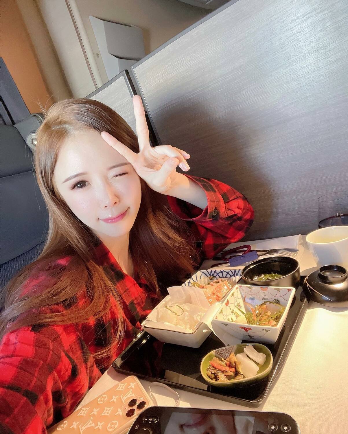 包緊緊仍火辣！大馬女神藍星蕾曬「日常照」 網暴動：好想當包包 | 網紅 | Newtalk新聞