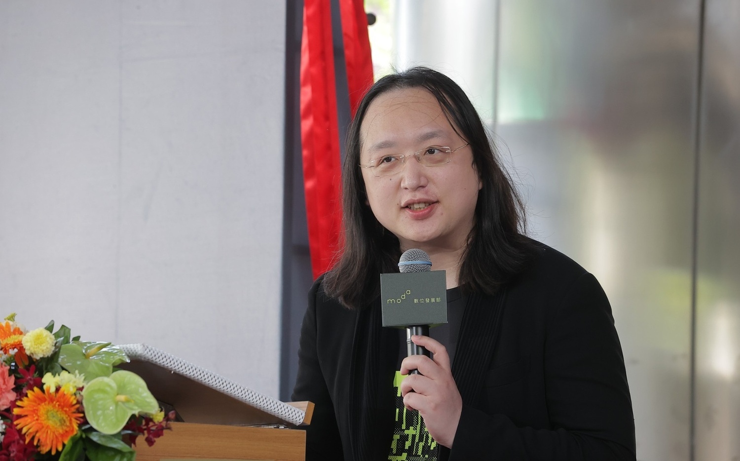 日本LINE母公司遭駭 台灣近百筆個資遭竊！唐鳳：數位部調查中 | 科技 | Newtalk新聞