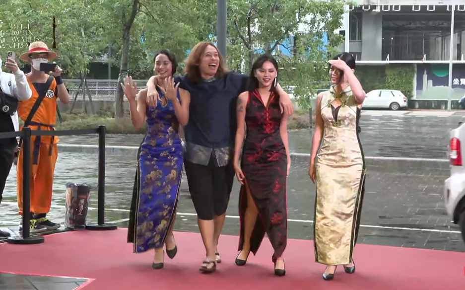 走鐘紅毯/「J-Bao 賤葆」左擁右抱！後宮3正妹旗袍現身 | 網紅 | Newtalk新聞