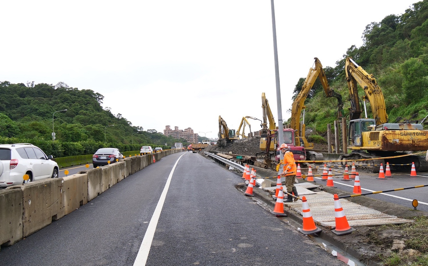 國1汐止邊坡坍塌！王國材：11/13南下匝道上午6時通車 | 生活 | Newtalk新聞