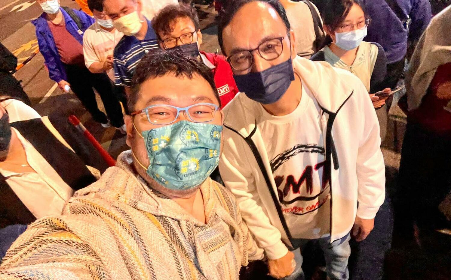 徐巧芯控陳時中鹹豬手 四叉貓曬他合照：關鍵字是十指緊扣＋鹹朱手 | 政治 | Newtalk新聞