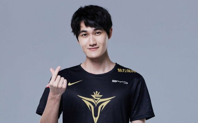 慶賀梅西奪冠！《英雄聯盟》台灣選手Karsa秀全球限量8支「金球獎手錶」 | 網紅 | Newtalk新聞