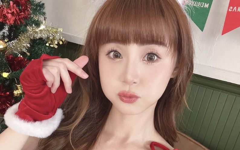 短今約大家一起過節！深V性感聖誕裝 網驚：辣到都不冷了 | 網紅 | Newtalk新聞