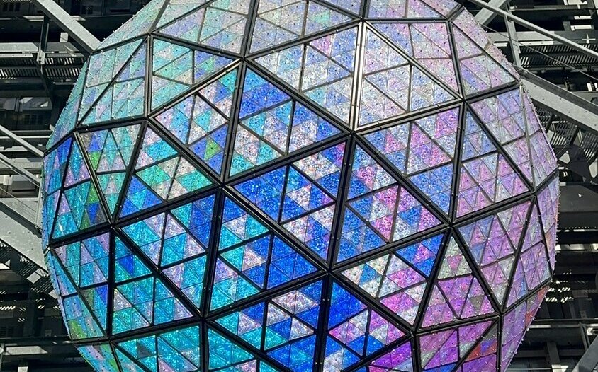 紐約時報廣場「大蘋果」回來了！雨傘列違禁 可穿雨衣不能撐傘 | 國際 | Newtalk新聞