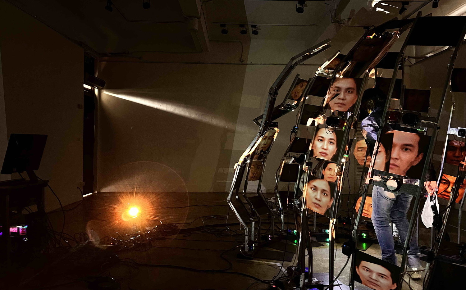 228連假到435藝文特區與《耳語》AI數位互動雕塑、賞假日電影院 | 旅遊 | Newtalk新聞