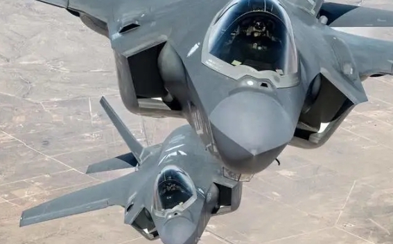 只差9公尺就撞上! 俄蘇-35「戰術衝鋒」美F-16戰機 美機啟動武器系統 | Newtalk討論區