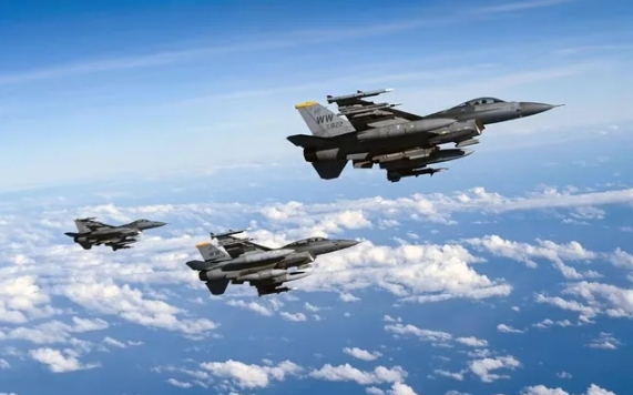坦克被俄國空優痛宰! 烏克蘭 : F-16約兩個月內到 飛行員已準備好 | Newtalk討論區