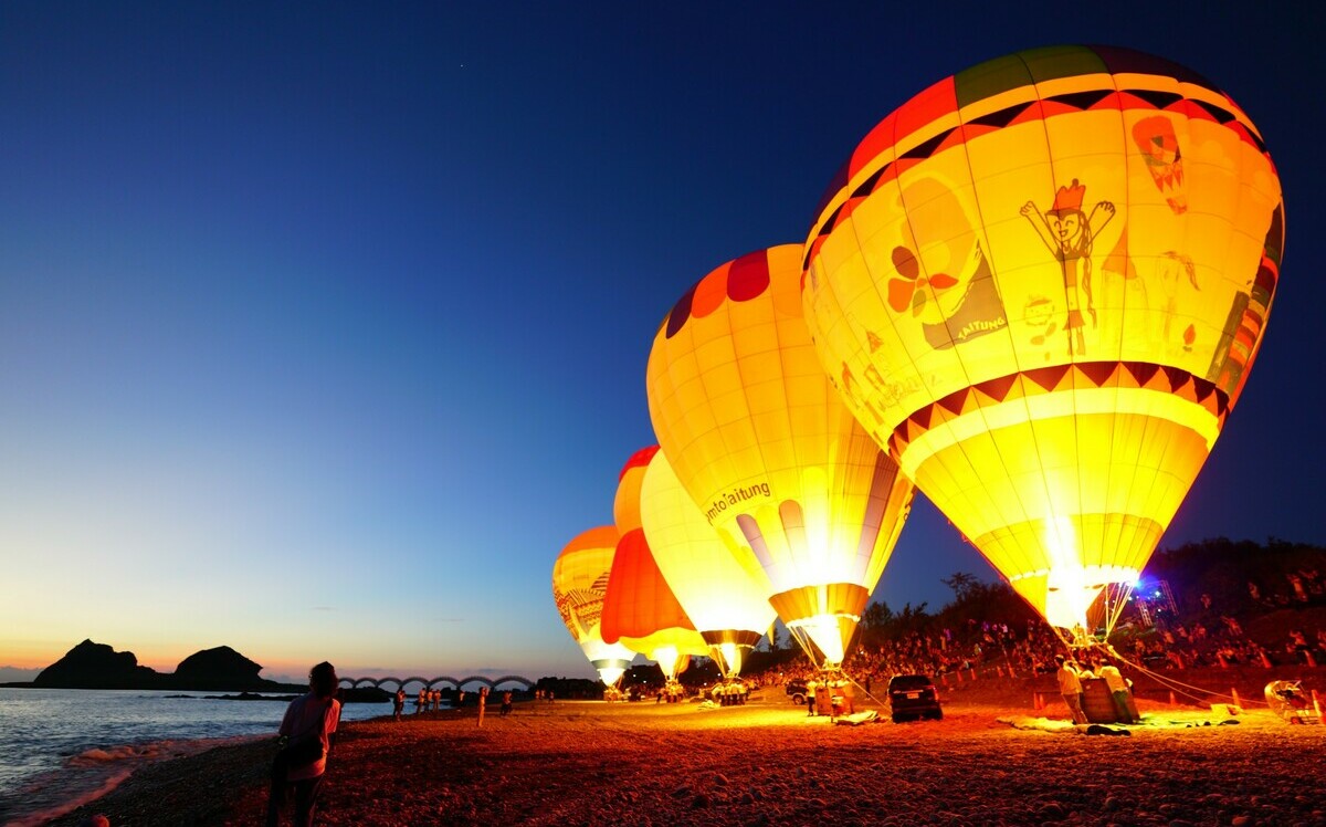 三仙台光雕音樂會登場！6000名遊客湧入迎曙光美景 | 旅遊 | Newtalk新聞