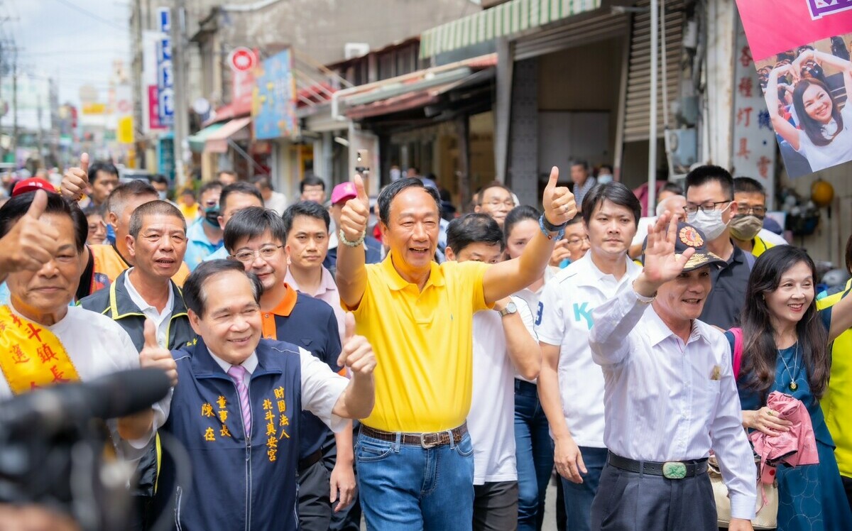 走訪北斗藍白相陪 被拱選總統--郭台銘說「好！」 | 政治 | Newtalk新聞