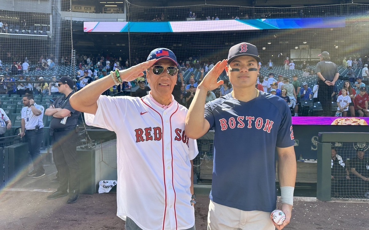 郭台銘快閃看張育成敲二壘安 MLB球場重現「永遠忠誠」 | 政治 | Newtalk新聞