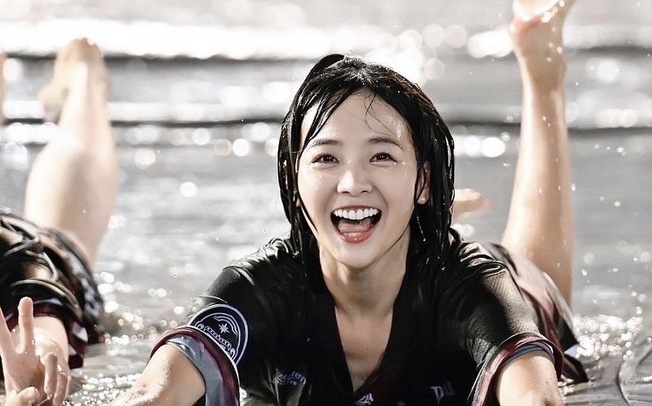 籃籃「球場滑到走光」！曬濕身照網嗨：想一起玩 | 網紅 | Newtalk新聞