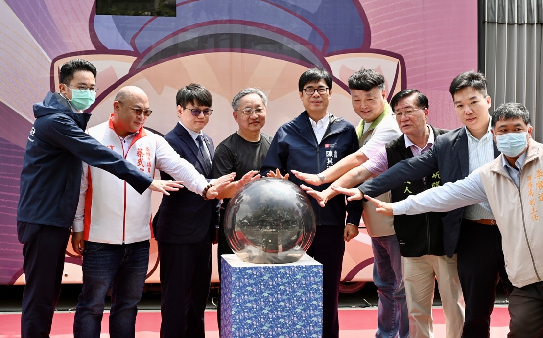 打造全國首創5G應用沉浸式展演車廂 陳其邁歡迎民眾搭乘輕軌體驗 | 科技 | Newtalk新聞