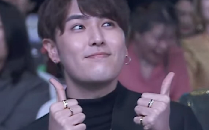 志祺七七曬「走鐘獎迷因圖」！網歪樓：大拇指好長 | 網紅 | Newtalk新聞