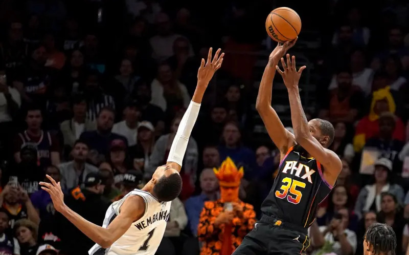 (影)KD致命失誤 馬刺115：114大逆轉太陽 | 體育 | Newtalk新聞