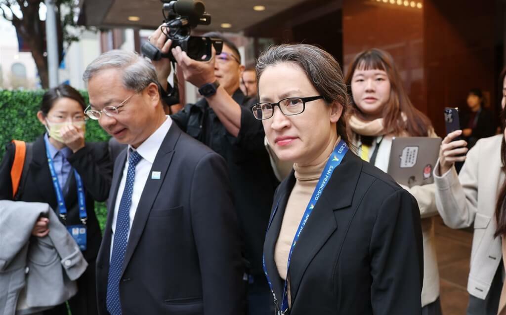 APEC登場 總統副手人選蕭美琴被撞見快閃躲採訪 | 政治 | Newtalk新聞