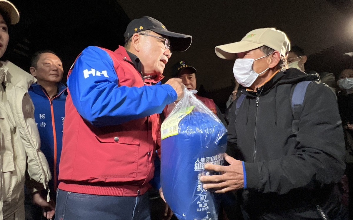 最強寒流來襲 新北啟動低溫關懷機制 侯友宜訪視街友關懷 | 生活 | Newtalk新聞