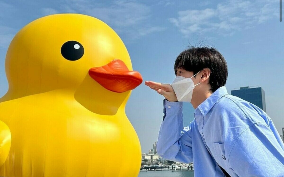 「黃色小鴨」浪潮SJ銀赫無法擋 粉絲爆笑：根本高雄觀光大使 | 娛樂 | Newtalk新聞