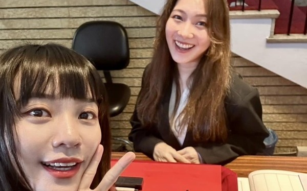 黃捷與「立院林襄」自拍合照 網友︰立院安妮亞vs.林襄 | 政治 | Newtalk新聞