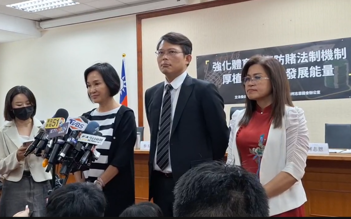 藍綠為選罷法爆肢體衝突 黃國昌批綠「像小偷」：應正視國會亂象 | 政治 | Newtalk新聞