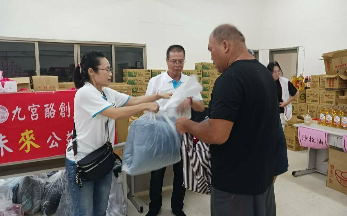 來春茶飲攜手九宮酪做公益 南投埔里發放物資活動 | 生活 | Newtalk新聞