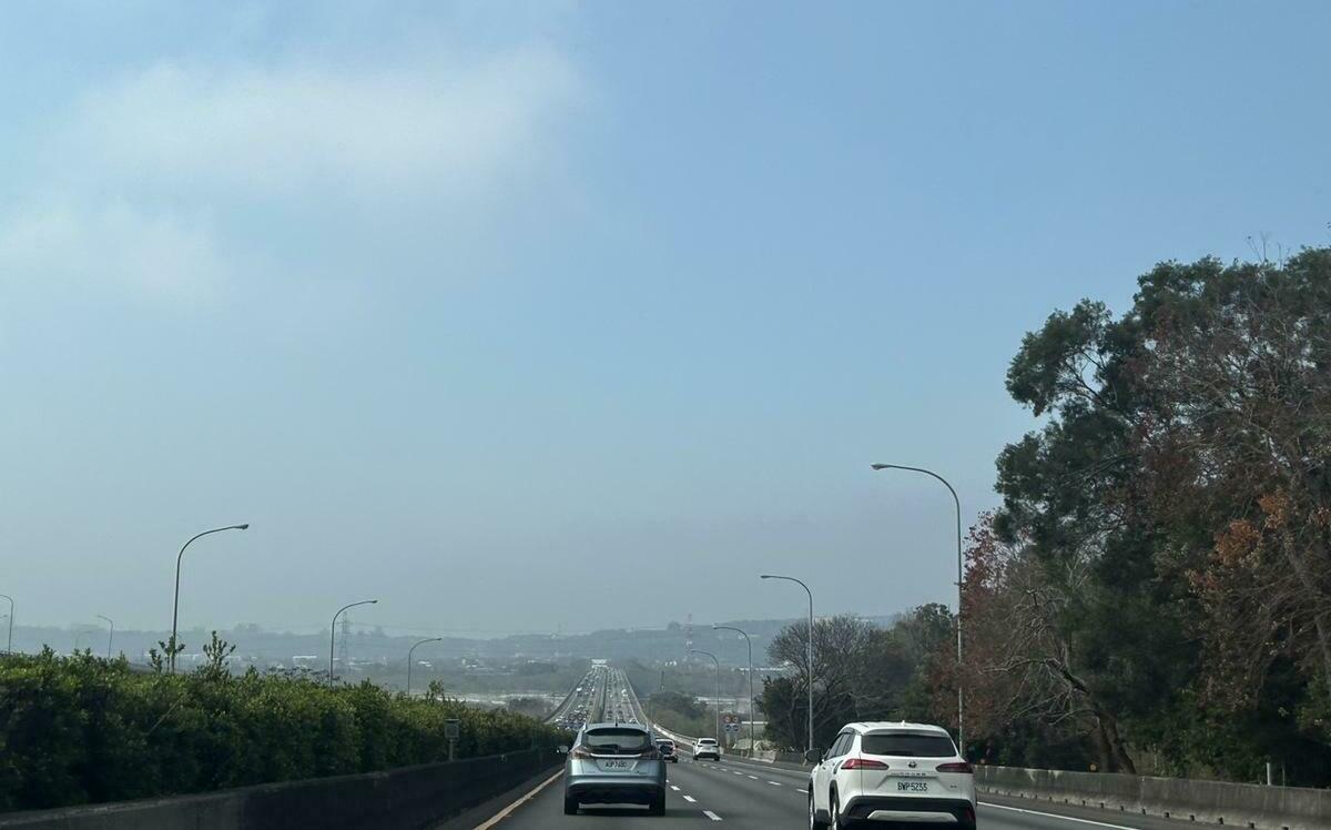 228連假訂房率達6成！高公局預估國5車潮 恐從上午一路塞到深夜 | 生活 | Newtalk新聞