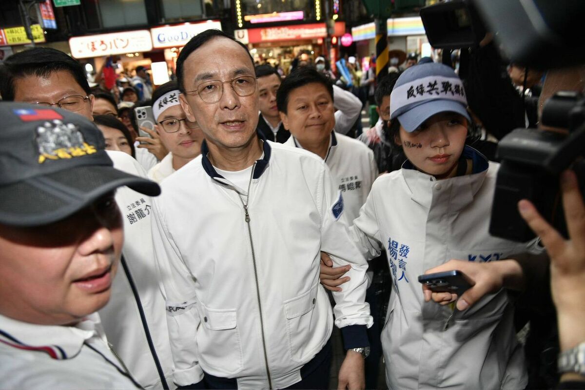 426遊行結束！朱立倫等人赴中正一分局 謝龍介因這事恐多加一罪 | 政治 | Newtalk新聞