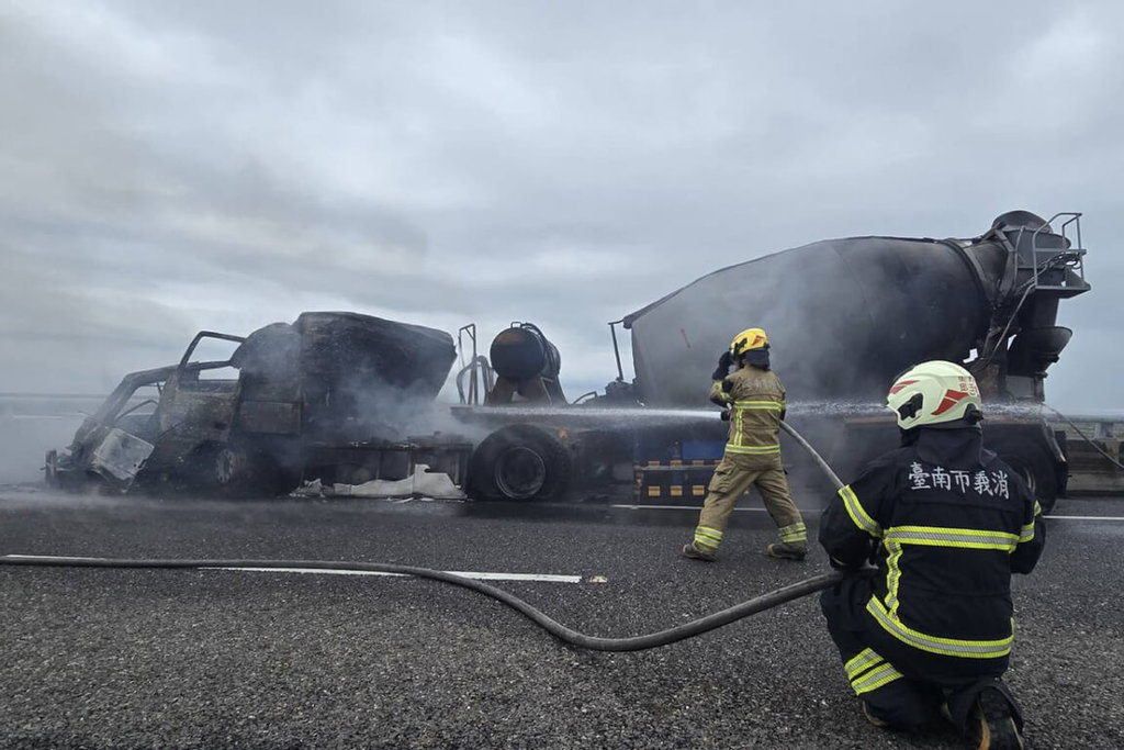 台61線七股段4車事故 疑攪拌車追撞工程車釀2死 | 社會 | Newtalk新聞