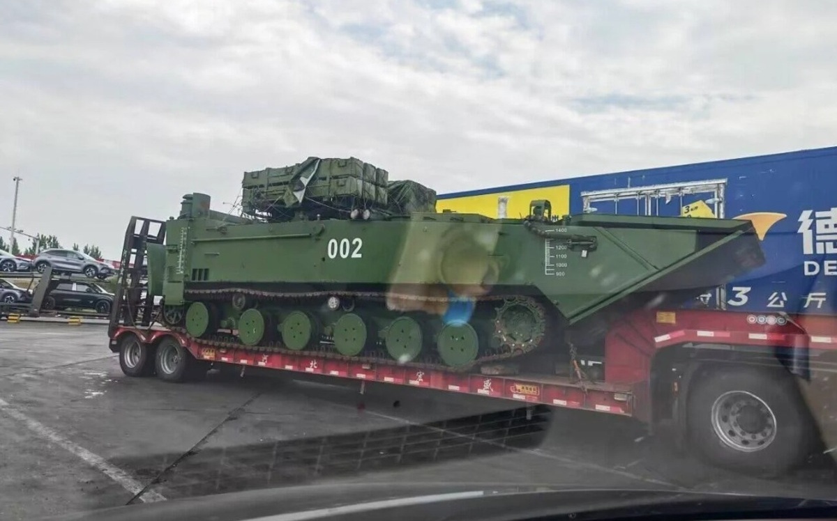 為攻台做準備？中國ZTD-05兩棲突擊車裝配12枚紅箭-10頂攻反坦克導彈 | 中國 | Newtalk新聞