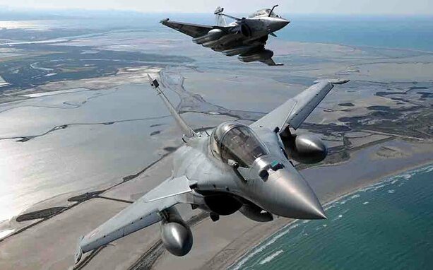 (影) 印巴交戰影片曝光! 陣風戰機遭擊落巴民圍觀 印導彈轟巴9處72人死傷 | 國際 | Newtalk新聞