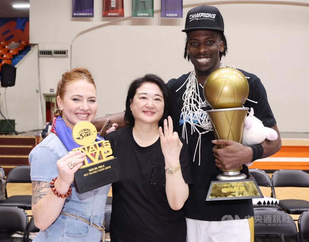 SBL布蘭登摘FMVP感謝隊友 笑稱終於可以好好睡覺 | 體育 | Newtalk新聞
