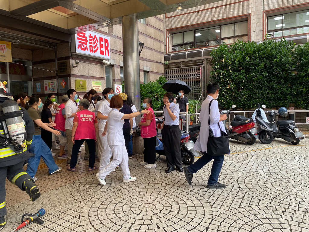 台中東勢農民醫院機房冒煙觸發警報 疏散150人 | 社會 | Newtalk新聞
