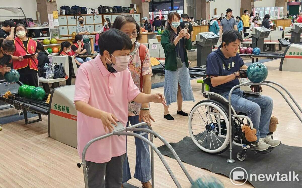 西藥盃身心障礙者保齡球比賽登場 不同障別選手克服障礙投出好成績 | 社會 | Newtalk新聞
