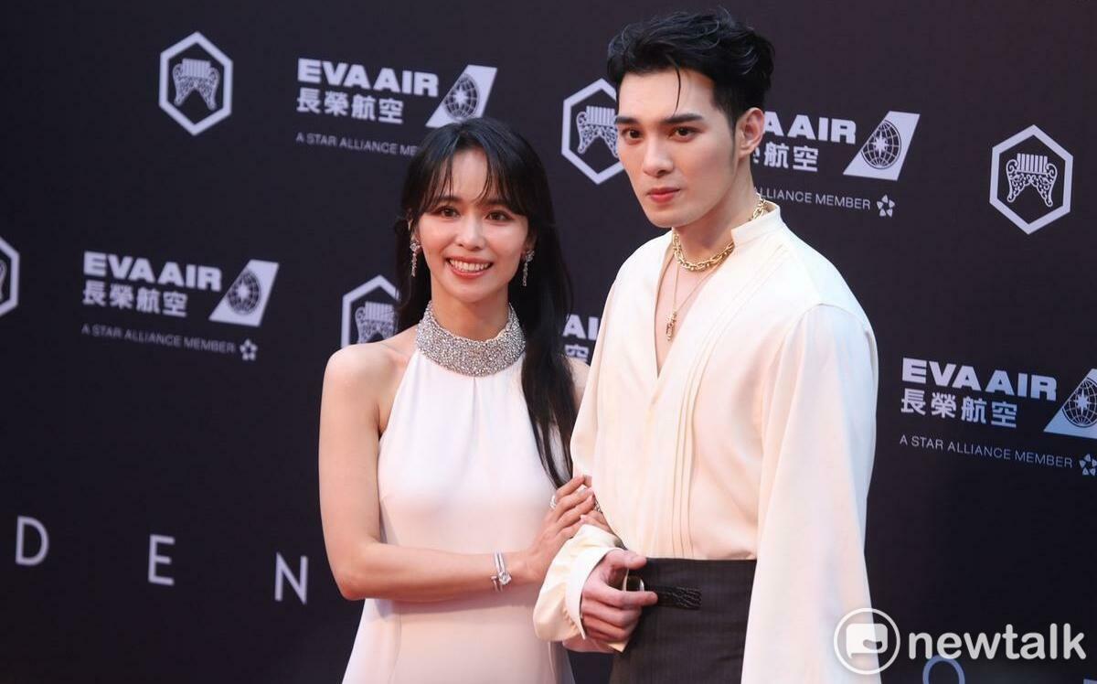 金曲36》紅毯登場！黃偉晉深V上衣秀胸肌 陳明珠全白禮服超氣質 | 娛樂 | Newtalk新聞