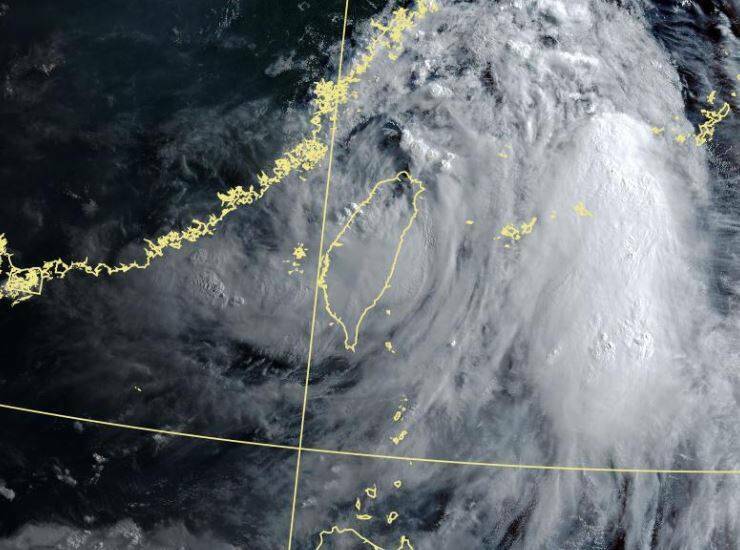丹娜絲颱風襲台「登陸後一路深入南投山區」暴風圈縮小最新路徑曝 | 生活 | Newtalk新聞