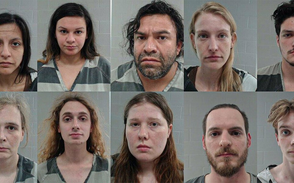 (影) 德州ICE設施遭AR-15掃射! 12人穿軍服高喊革命、印州教會叫LGBT去死 | 國際 | Newtalk新聞