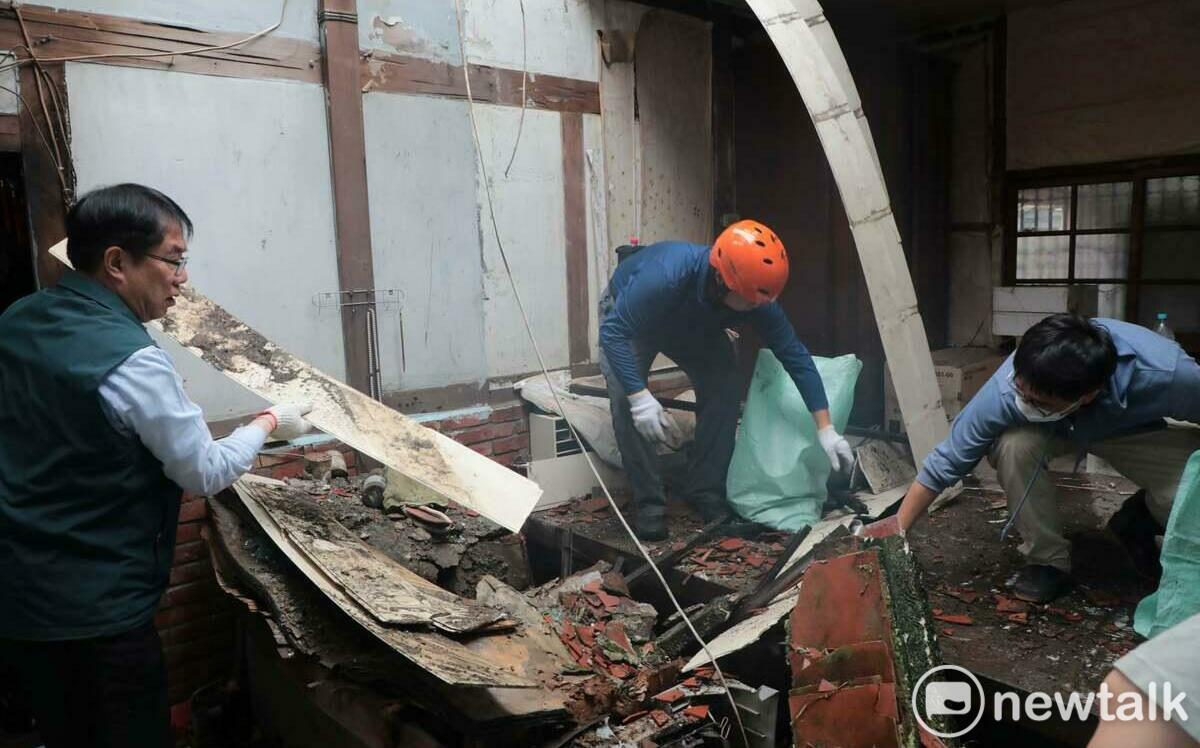 黃偉哲訪視後壁挽袖協助復原家園 感謝志工齊心協助家園重建 | 政治 | Newtalk新聞