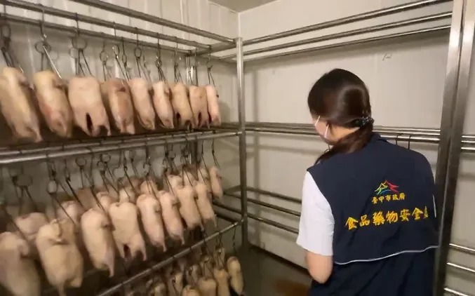 豐原烤鴨害300人食物中毒！業者鞠躬道歉 已委託第三方處理賠償 | 社會 | Newtalk新聞