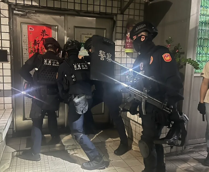 新莊華廈暗藏「職業賭場」 警破門攻堅逮28人查扣200萬元 | 社會 | Newtalk新聞
