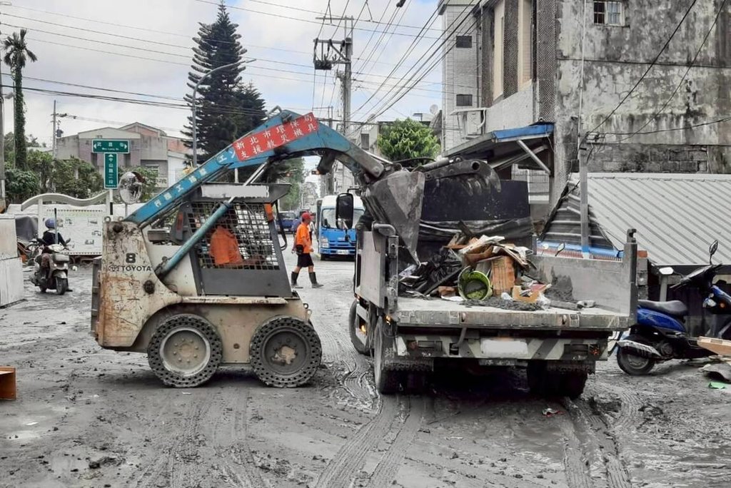助光復鄉災後清運 新北環局支援鏟裝機卡車共20輛 | 社會 | Newtalk新聞